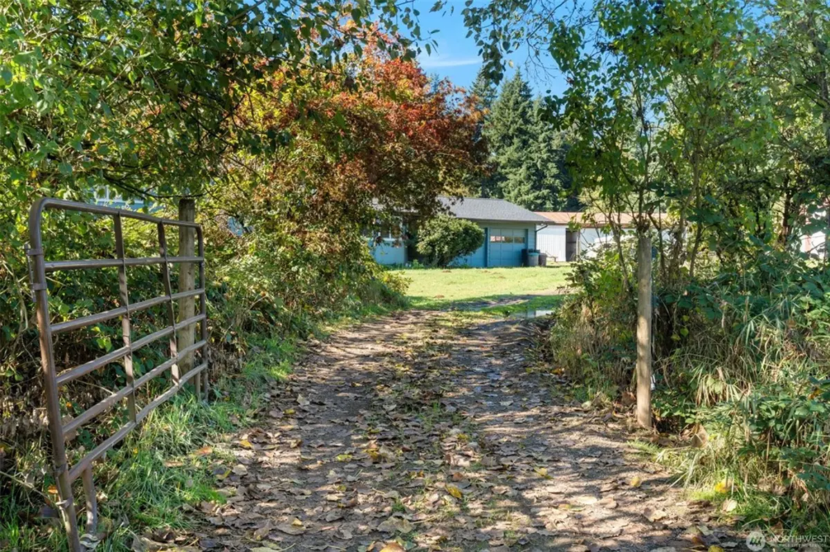 Gated Creekside Equestrian Property in Onalaska, WA