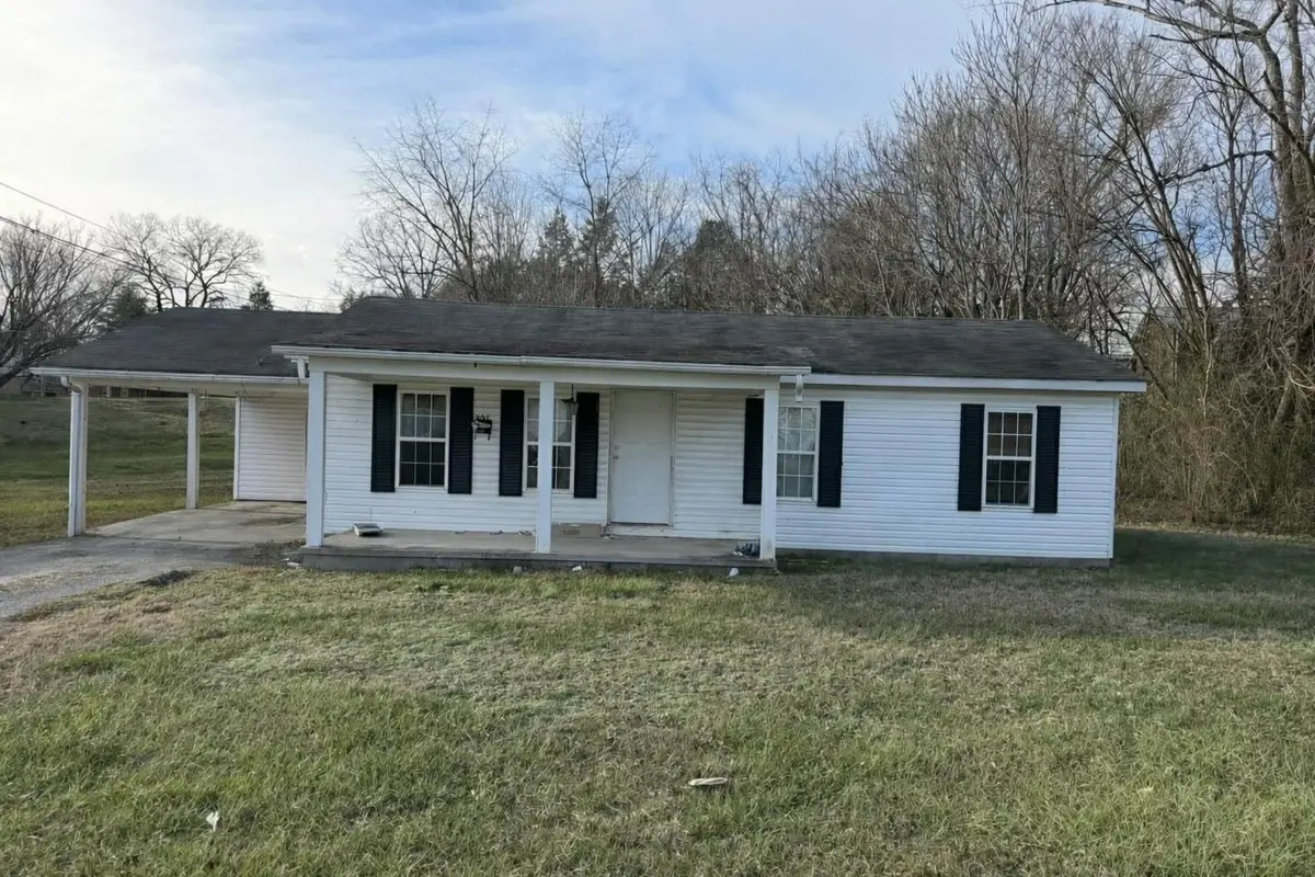 Property #3 Lot #5: Home & Lot 907 Lynnview Dr